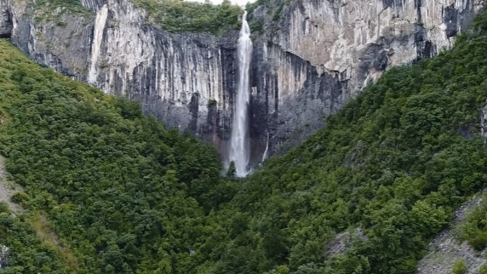 Туй що не гасне • Кефче въстание в сърцата и умовете.